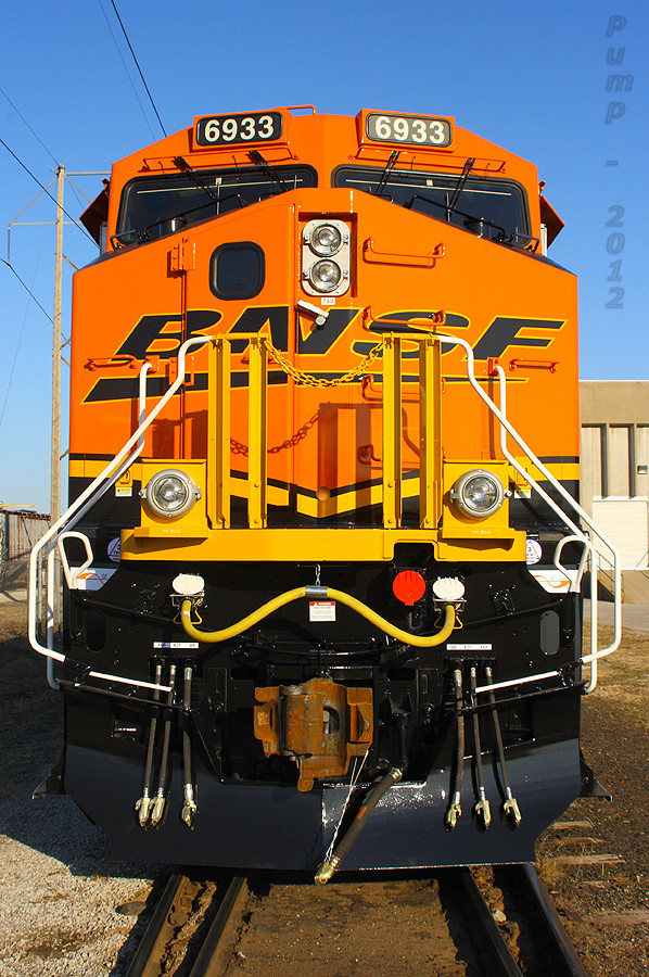 BNSF 6933 - GE ES44C4